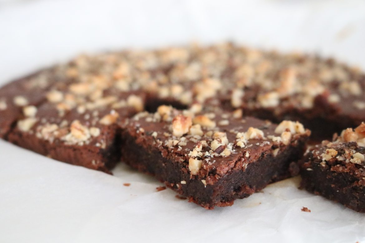 Vegan Brownies με μαύρα φασόλια Συνταγή χωρίς γλουτένη| Mama Earth ...
